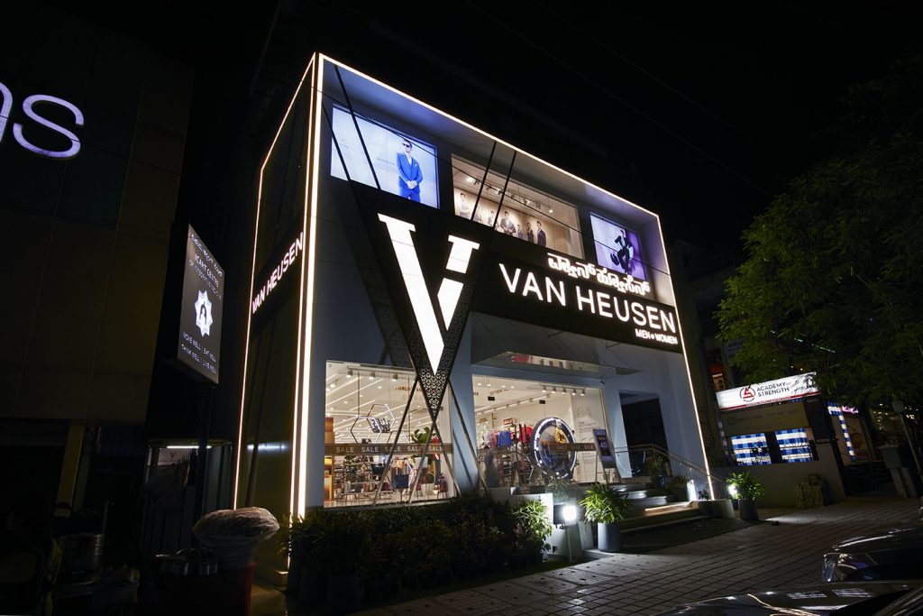 VAN HEUSEN - 4Dimensions